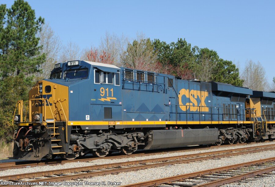 CSXT 911 ES44AH